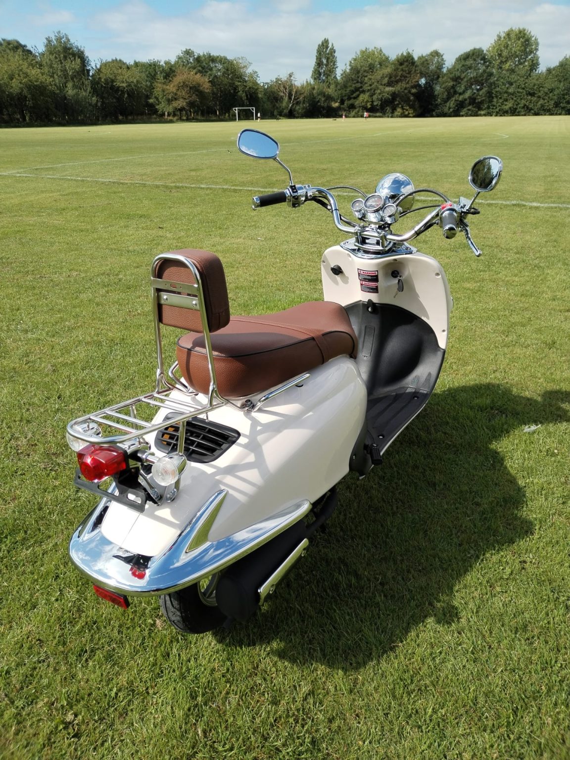 Leeway Retro 50cc In Stock With Free Colour Coded Top Box in stock ...