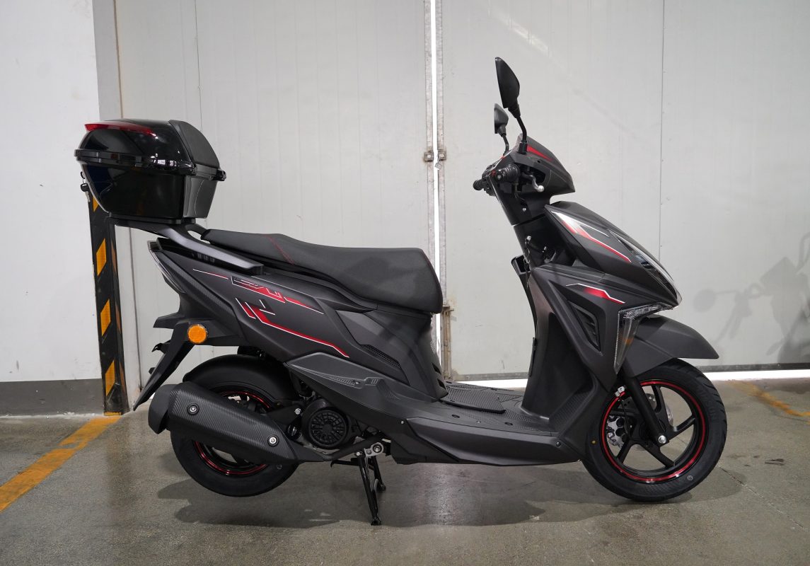 Leeway Lix 125cc Scooter EFi Euro 5 Free Rear Rack and Top Box, In ...