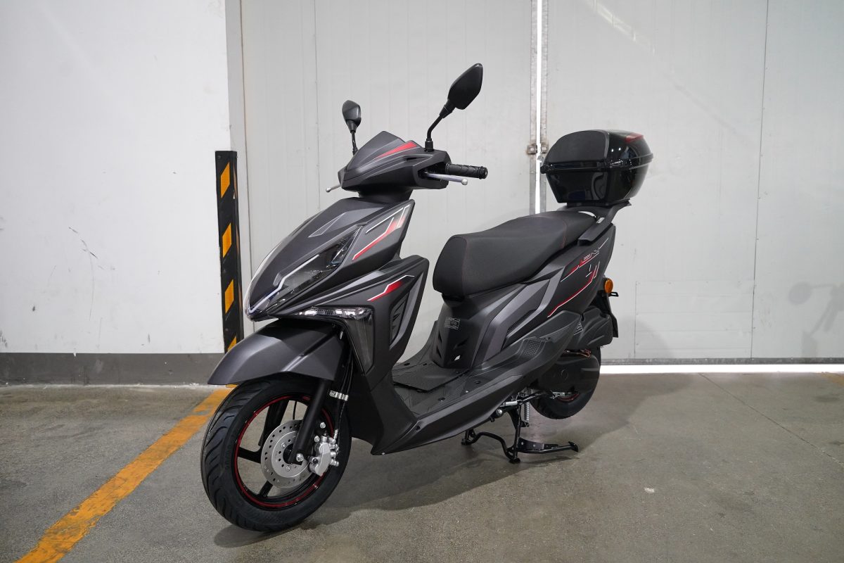 Leeway Lix 125cc Scooter EFi Euro 5 Free Rear Rack and Top Box, In ...